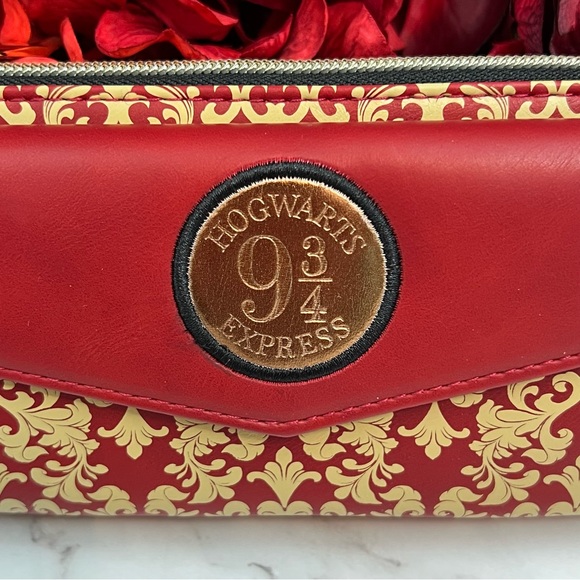 Bags | Harry Potter Red And Gold Hogwarts Platform 9 34 Express Clutch ...